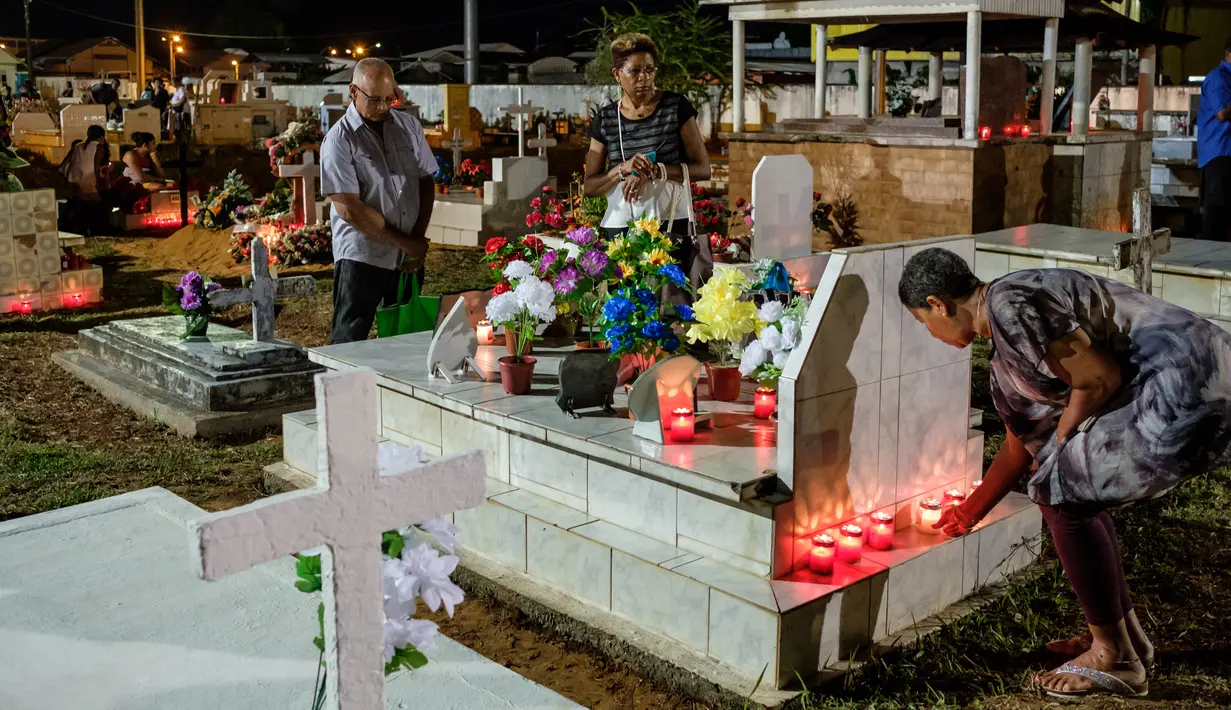 PHOTO: Peringati All Saints Day, Makam di Guyana Prancis Dipenuhi ...