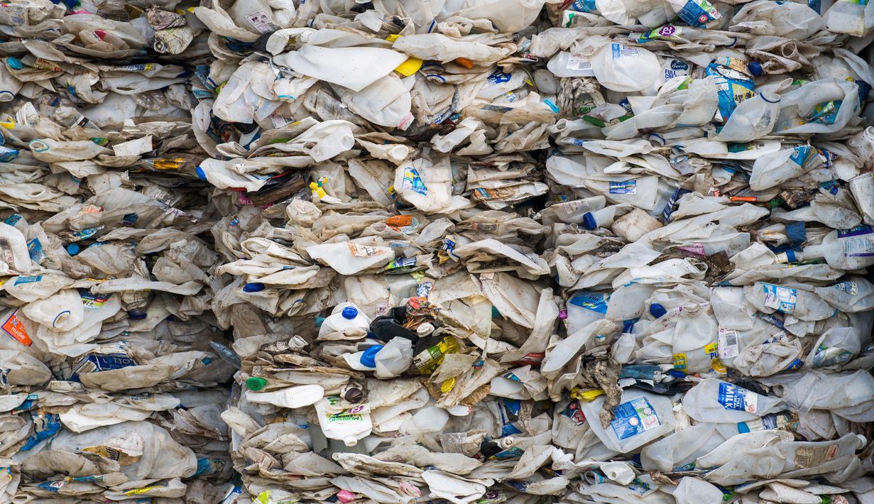 FOTO: Malaysia Kembalikan Limbah Plastik ke Negara Asal - Foto Liputan6.com