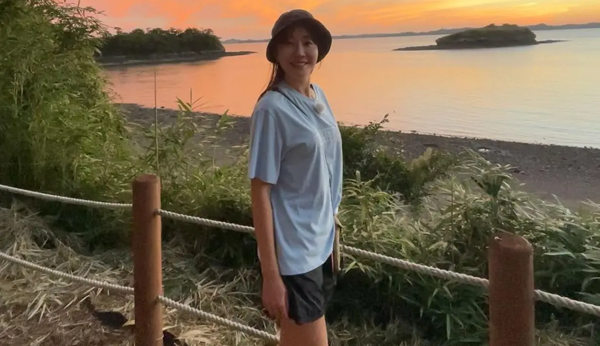 Senyum Lebar Uhm Ji Won, Si Antagonis di Drakor Little Women - Foto ...