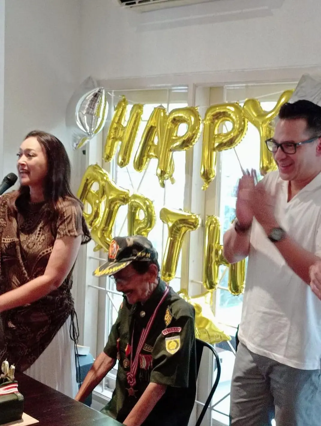 Potret Perayaan Ultah Ayah Ira dan Ari Wibowo ke-94, Seorang Veteran Perang dan Dihadiri Katon ...