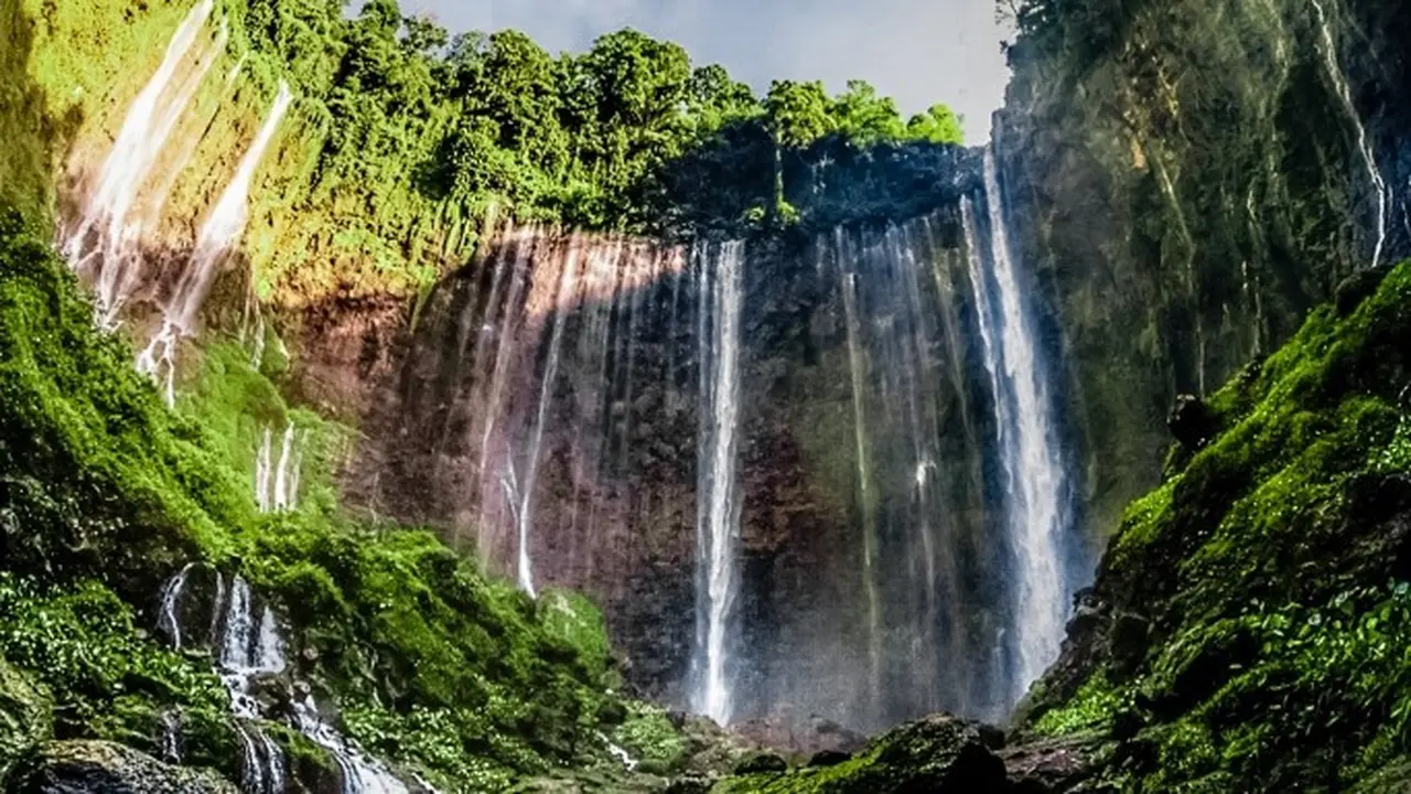 Air Terjun Tumpak Sewu Lumajang Ramai Dikunjungi Turis Asing selama ...