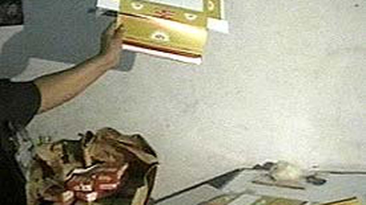 Ratusan Dus Rokok Berpita Cukai Palsu Digerebek - News Liputan6.com