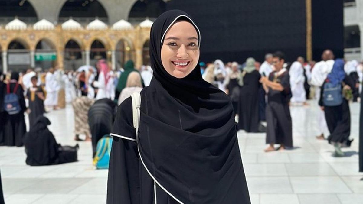 7 Potret Puteri Modiyanti 'Anak' Tommy Soeharto Jalani Umrah, Curi ...