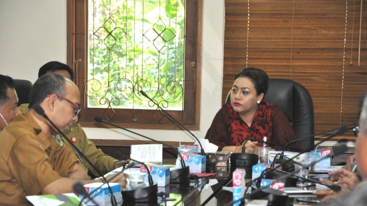 Bupati Tabanan Pinta Masyarakat Jangan Panik Terkait Virus Corona ...