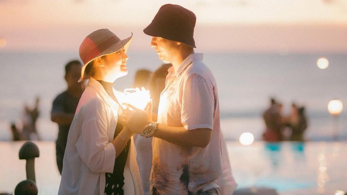 Rifky Balweel Perlihatkan Romantisme Bersama Sang Istri Saat di Bali ...