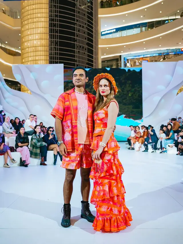 6 Potret Valentine Payen Istri Ario Bayu Asal Prancis, Menawan saat Berhijab - Hot Liputan6.com