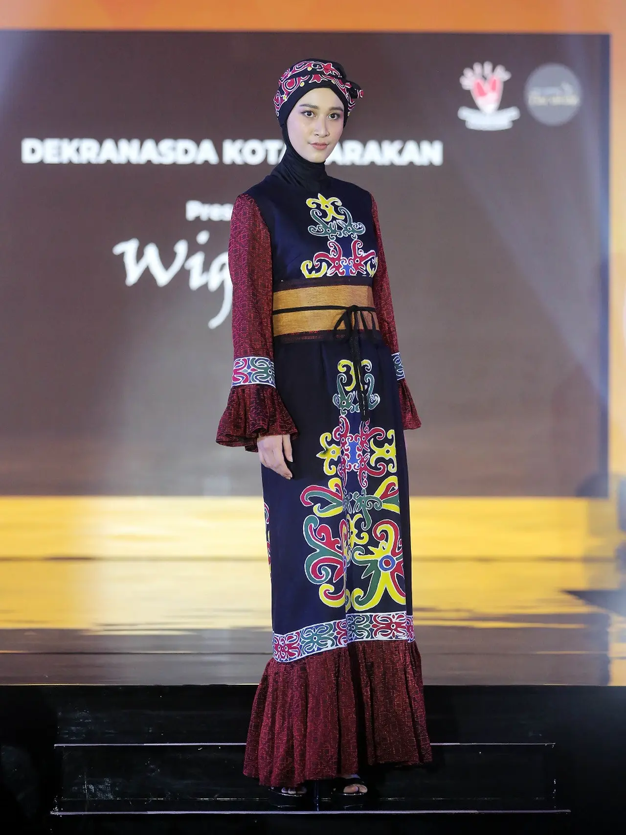 Parade Batik Khas Kota Tarakan Rancangan Desainer Wignyo Rahadi di ...