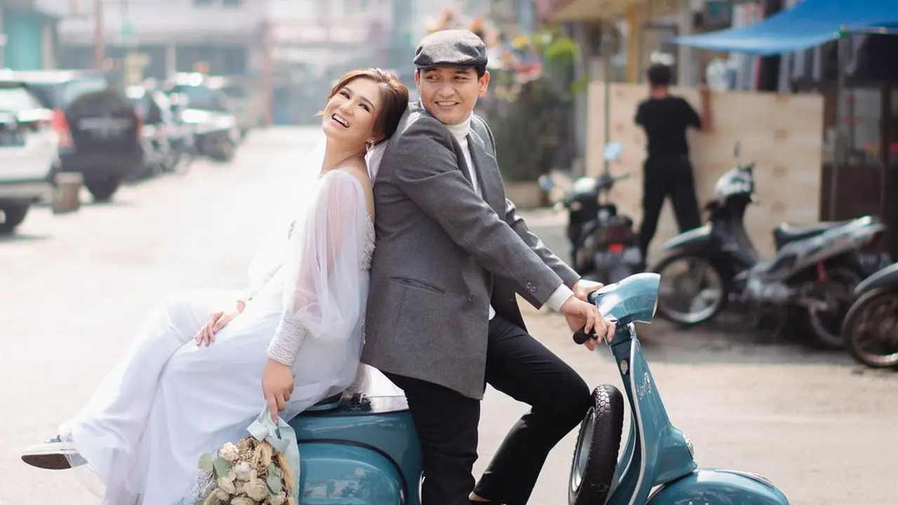 Potret Prewedding 6 Pasangan Artis Cinlok di FTV Ini Romantis, Bak Syuting - Hot Liputan6.com