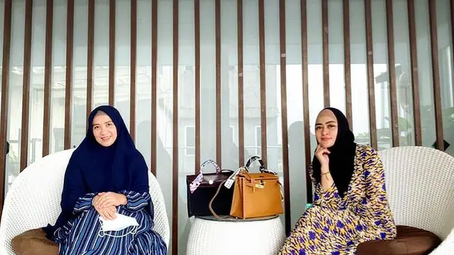 Mantap Berhijab, Ini 7 Potret Zeda Salim yang Jarang Tersorot - Hot ...