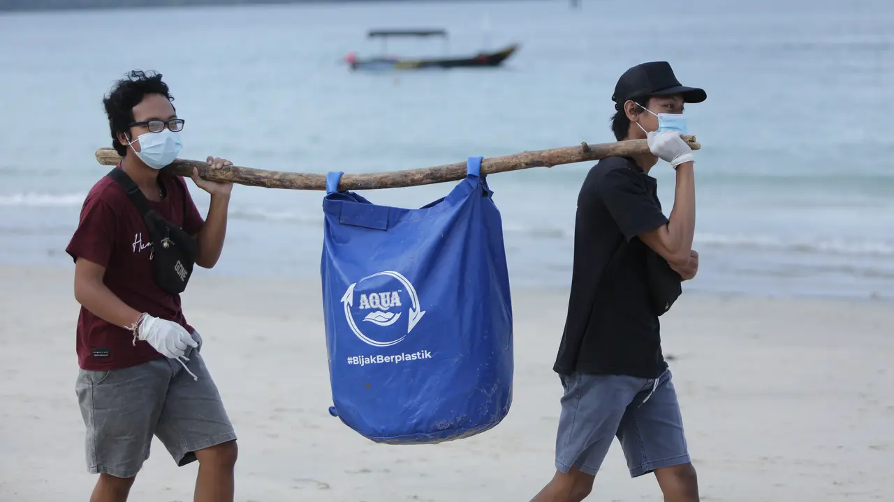 Terobosan dari AQUA, Tinggal Klik Sampah Botol Plastik Langsung ...