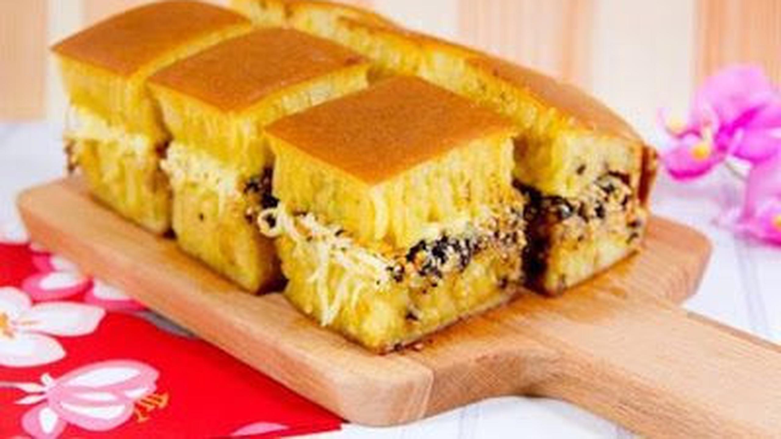 Cara Membuat Martabak Manis yang Lezat dan Bersarang, Lengkap dengan ...