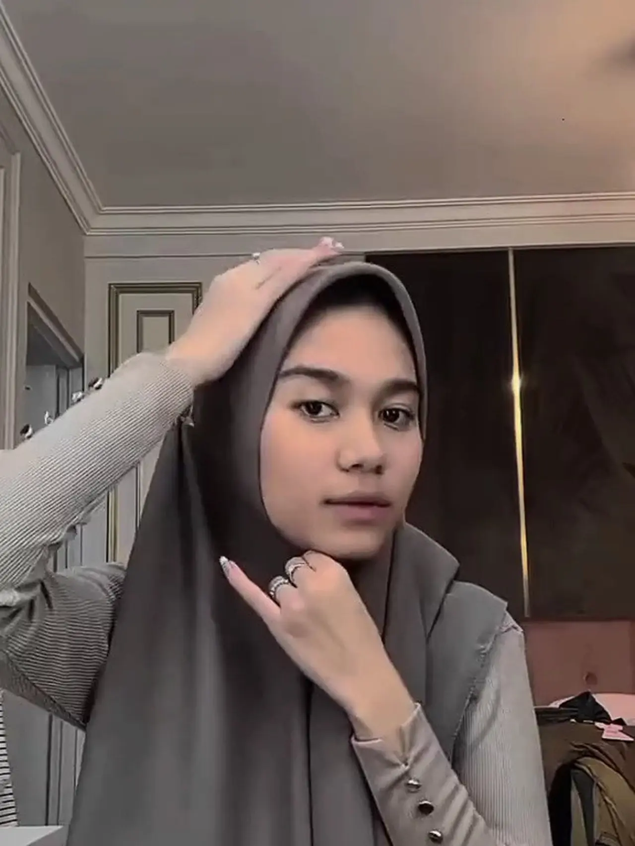 7 Potret Menawan Azizah Salsha Istri Arhan Pakai Hijab, Bikin Pangling - Hot Liputan6.com