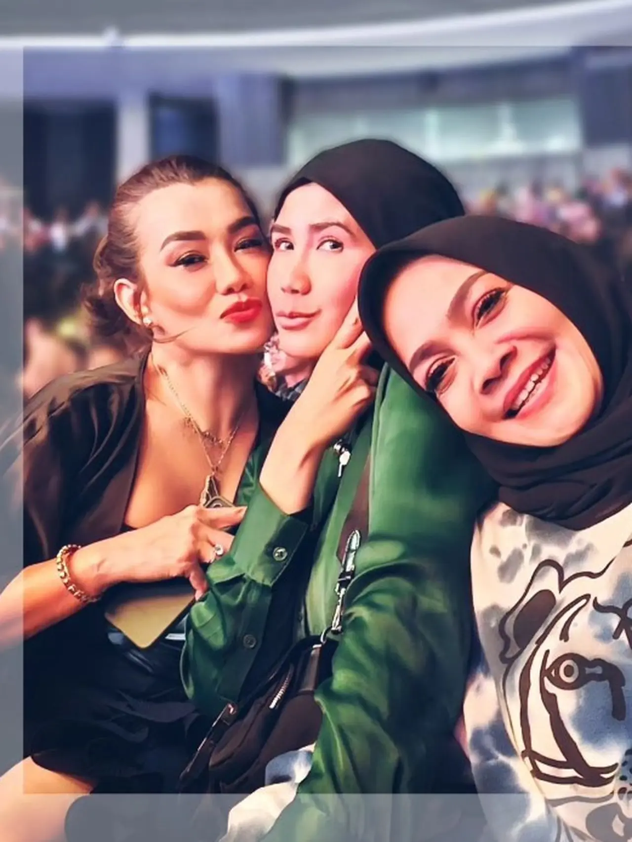 10 Potret Nicky Astria, Lady Rocker 90-an yang Makin Cantik