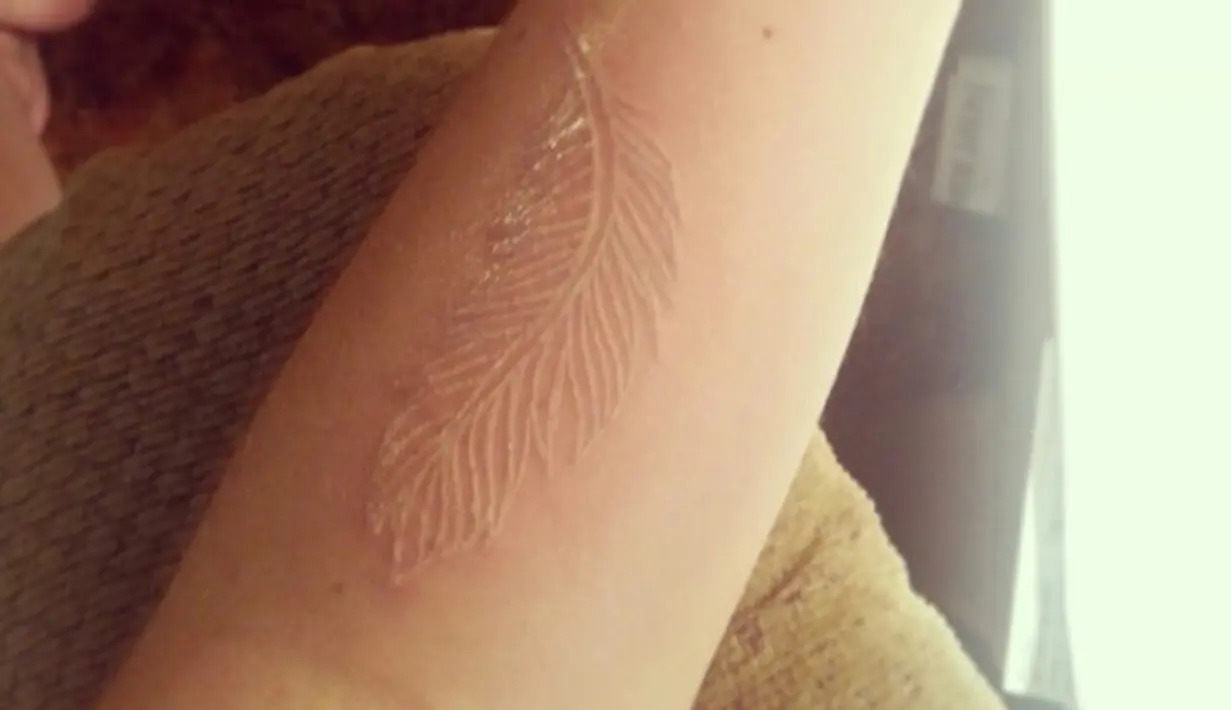 Tattoo Cantik Warna Putih Memberikan Kesan Anggun Dan Elegan