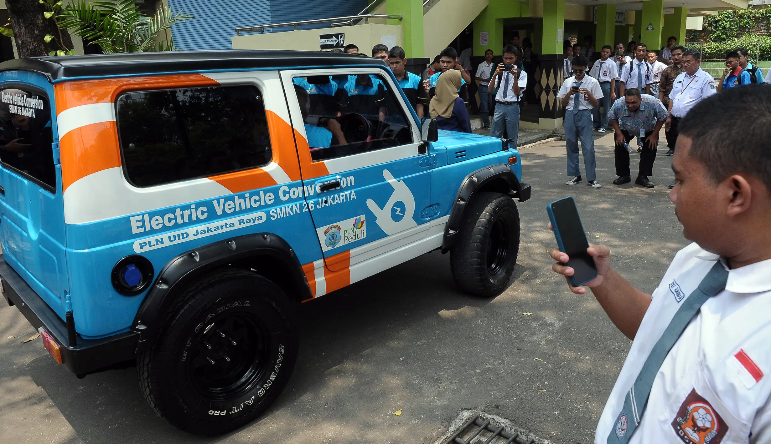 Pelajar SMK 26 dan 1 Jakarta Sukses Konversikan Mobil BBM ke Listrik ...