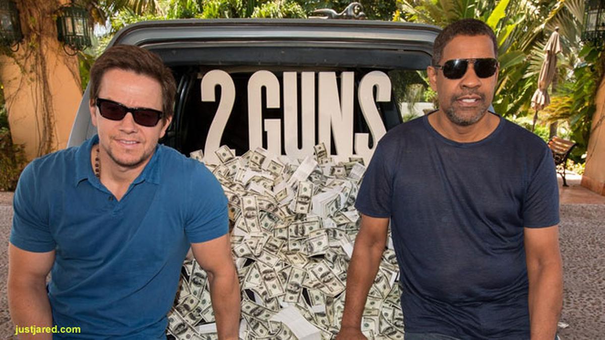 2 Guns Kalahkan The Smurf dan Wolverine