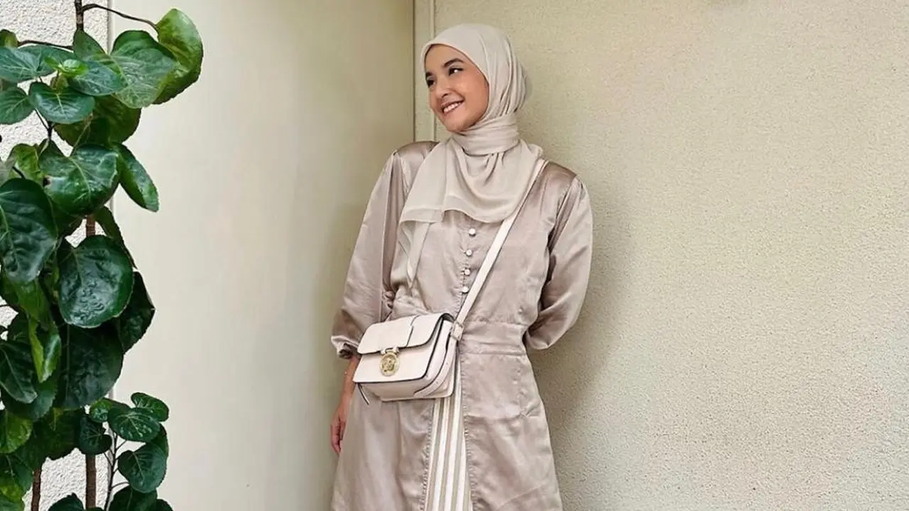 Tampil Memesona di Hari Raya, Meniru Gaya Tunik Selebgram Amelia Andani hingga Nabila Ishma ...
