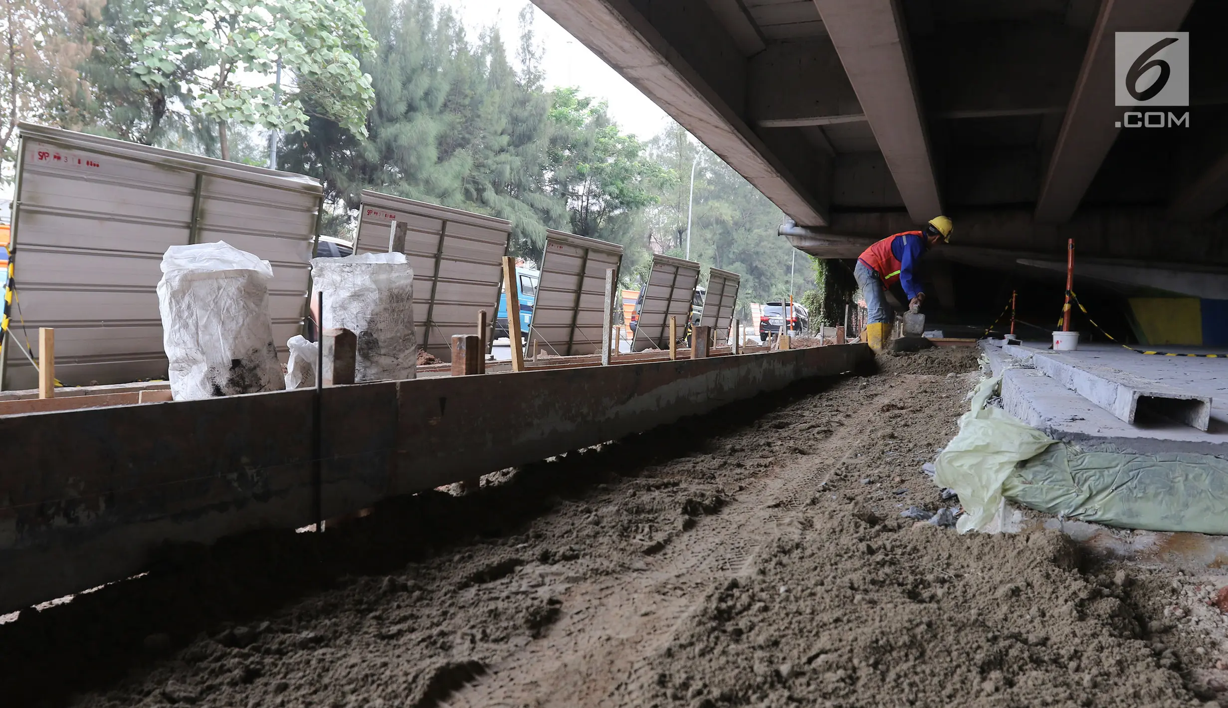 FOTO: Menengok Pembangunan Skate Park di Kolong Flyover Pasar Rebo ...