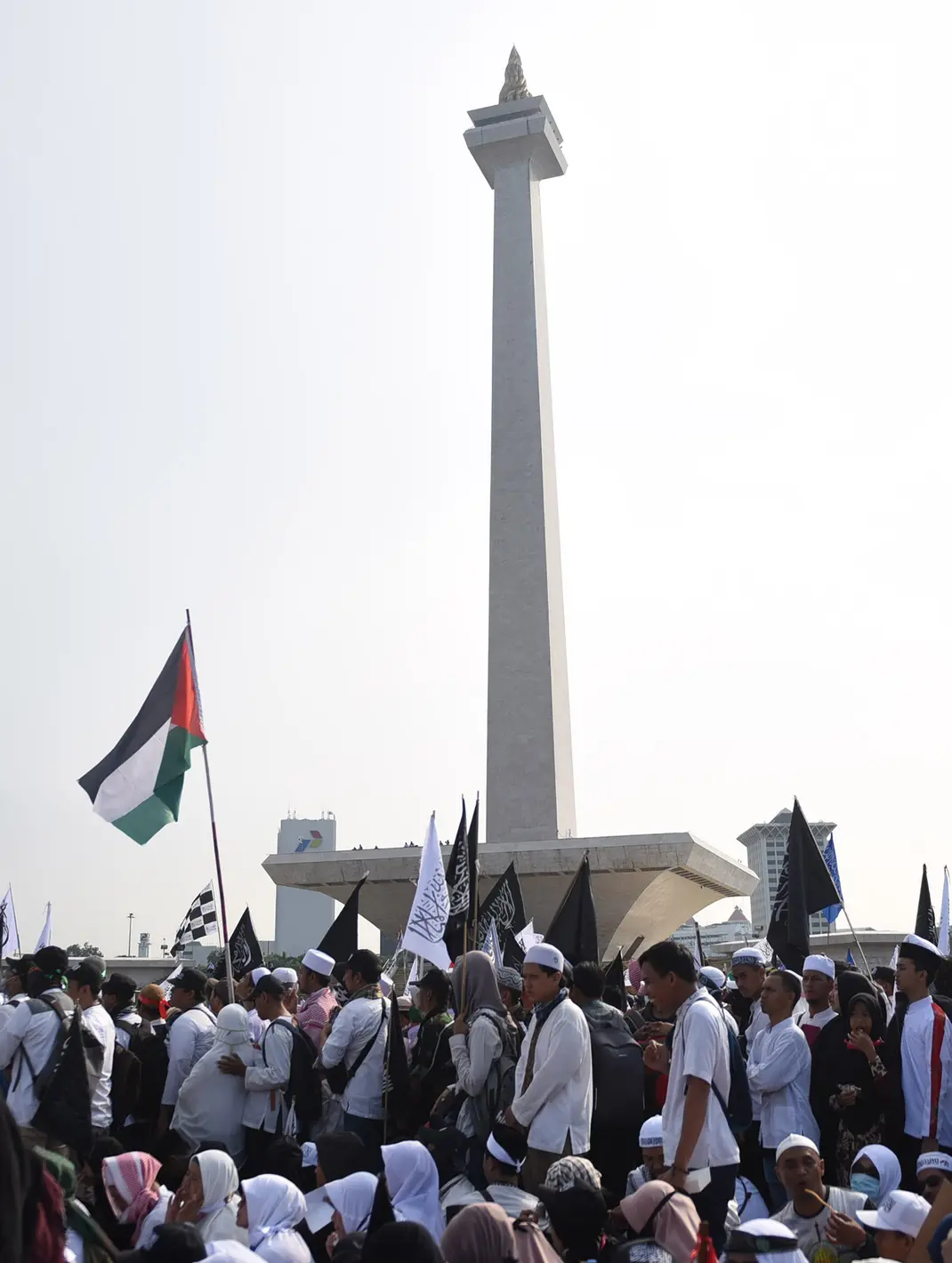FOTO: Aksi Reuni 212 Penuhi Kawasan Monas - Foto Liputan6.com