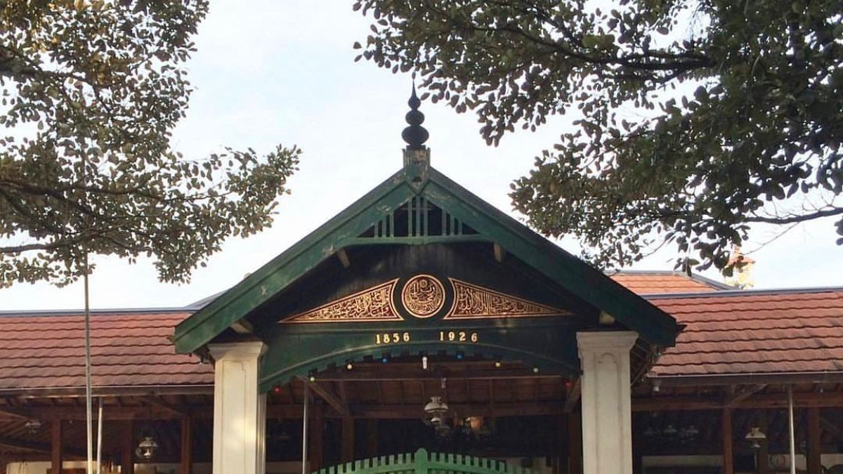 Menilik Prasasti Watu Gilang dan Waktu Gatheng di Kotagede Yogyakarta ...