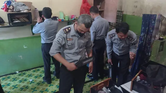 Perketat Keamanan, Petugas Gunakan Metal Detector Sisir Lapas Sungailiat - Regional Liputan6.com
