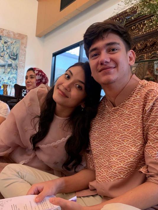 Segera Jadi Ayah, Potret Syukuran 4 Bulan Kehamilan Istri Adipati ...