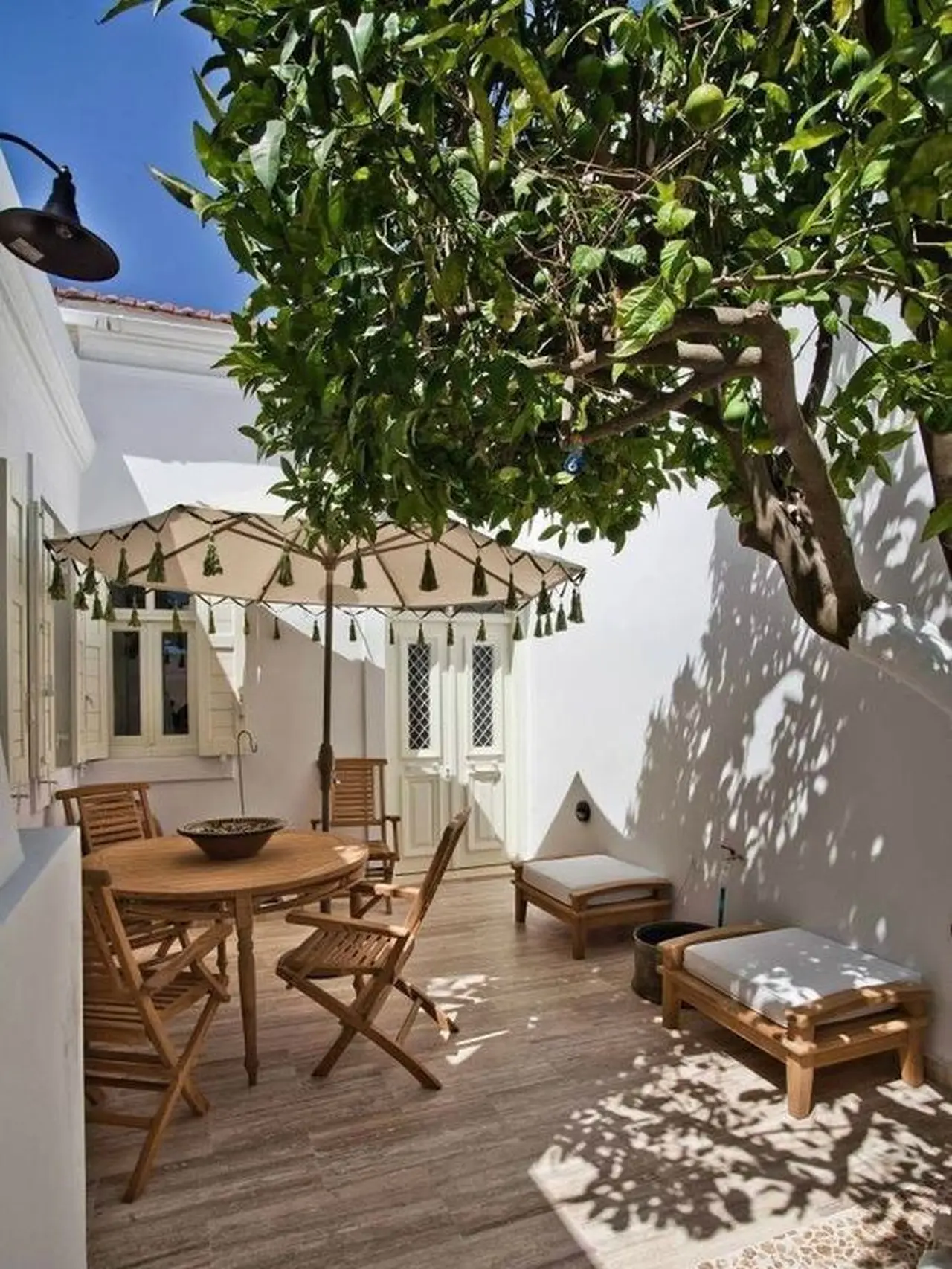 9 Ide Desain Dekorasi Teras yang Minimalis Namun Tetap Elegan dan ...