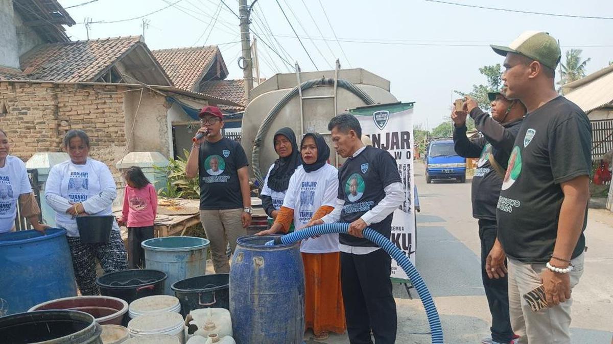 Relawan Ganjar Salurkan Air Bersih untuk Warga Banten - News Liputan6.com
