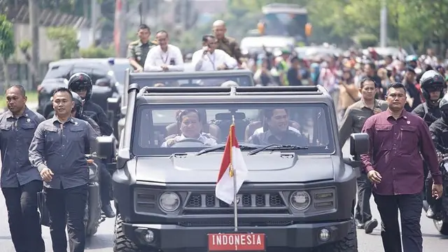 Momen Prabowo Jadi Sopir Jokowi dan Erick Thohir di Pindad Malang - Bisnis Liputan6.com