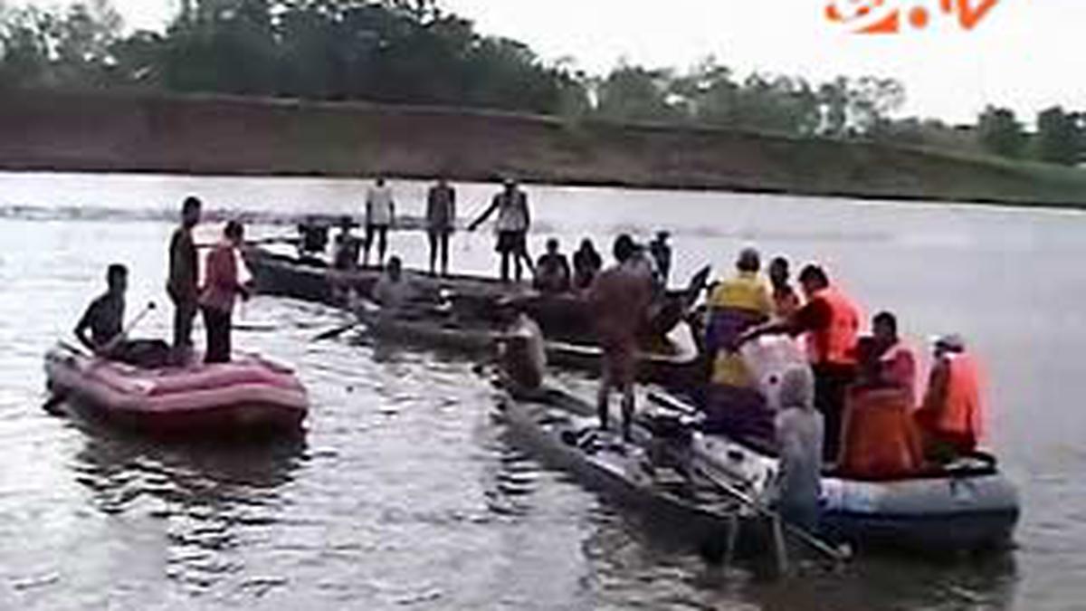 Tim Kembali Mencari Korban Perahu Tenggelam - News Liputan6.com