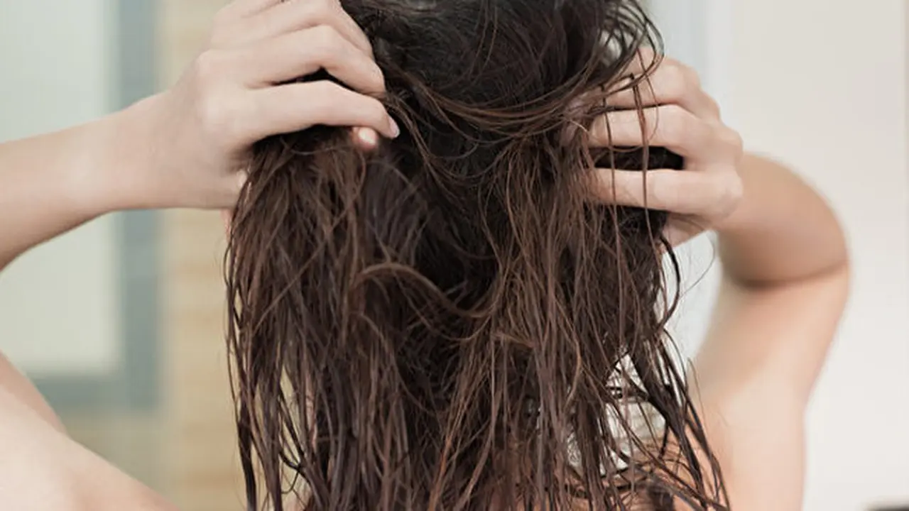 Seberapa Sering Kita Harus Menyisir Rambut? Ini Penjelasan Ahli ...