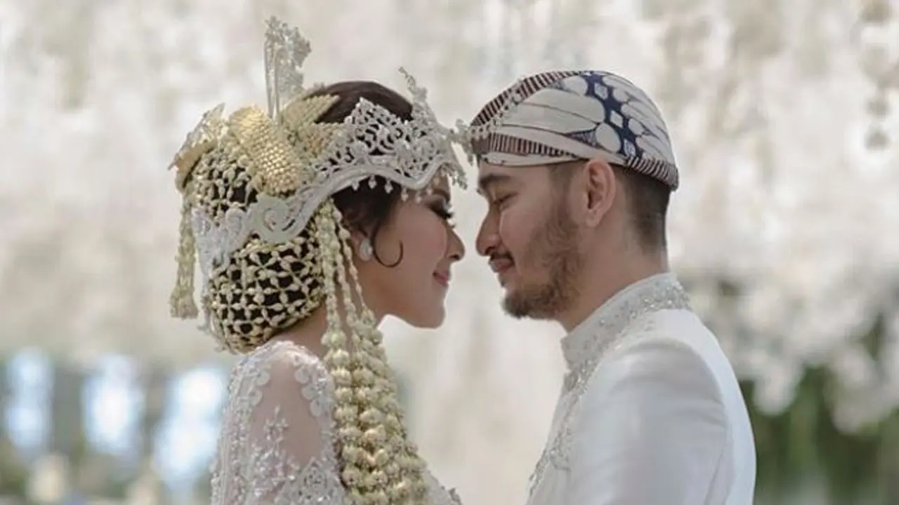 Menikah Pakai Adat Sunda, Pesona Syahnaz Sadiqah Dibandingkan dengan Raisa