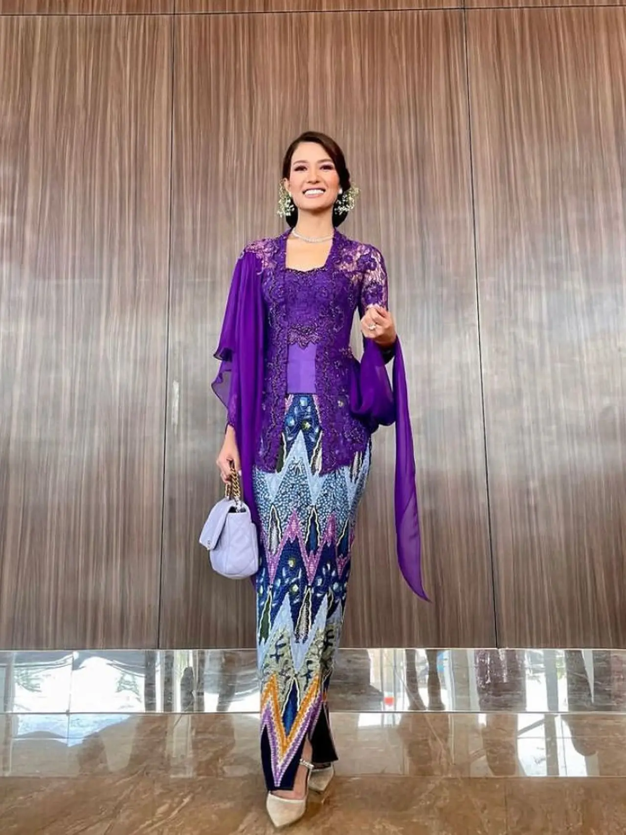 7 Pesona Duma Riris Hadiri Pernikahan Sang Adik, Tampil Anggun Berbalut ...