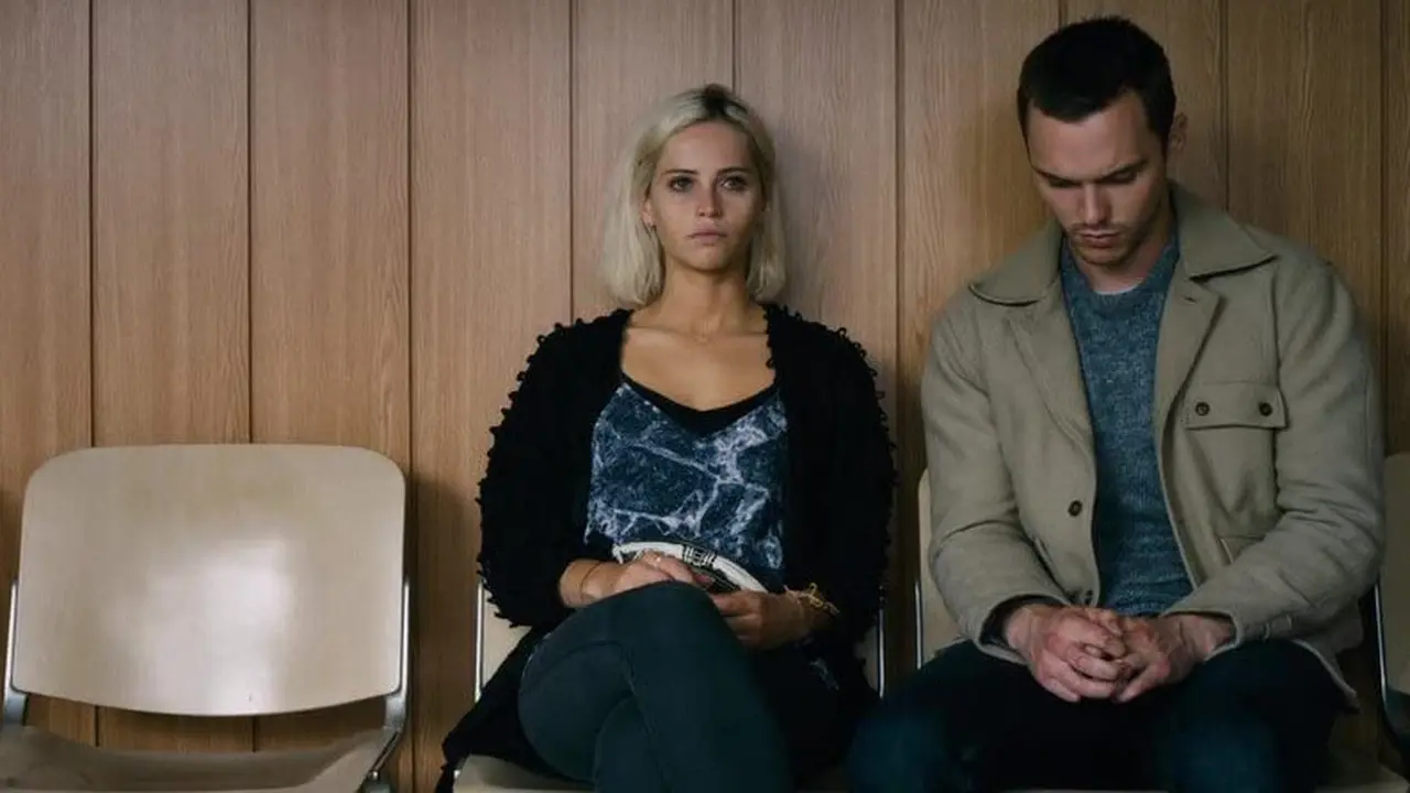 Sinopsis Collide, Film Aksi Petualangan Nicholas Hoult dan Felicity ...