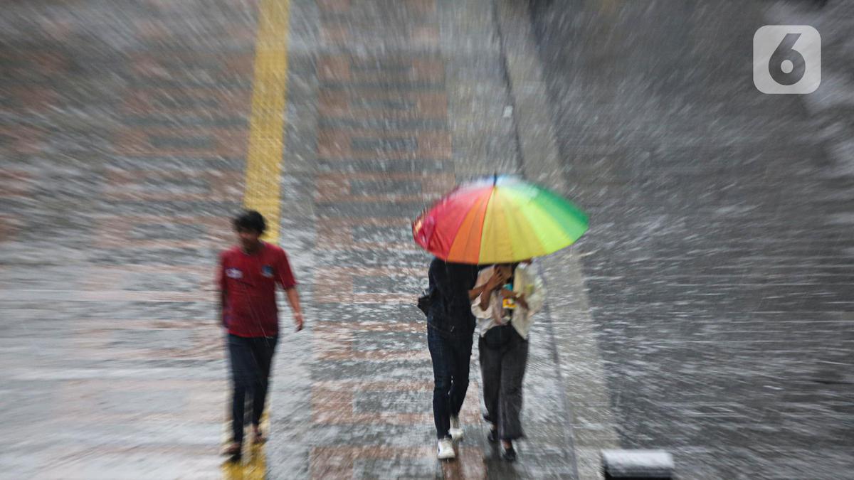Cuaca Besok Kamis 20 Oktober 2022, Hujan Guyur Jabodetabek Siang Malam ...