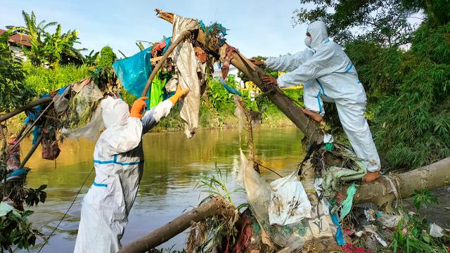 Temuan Tim Ekspedisi Sungai Nusantara, Sampah Plastik di Sungai Deli Didominasi 3 Brand Besar ...