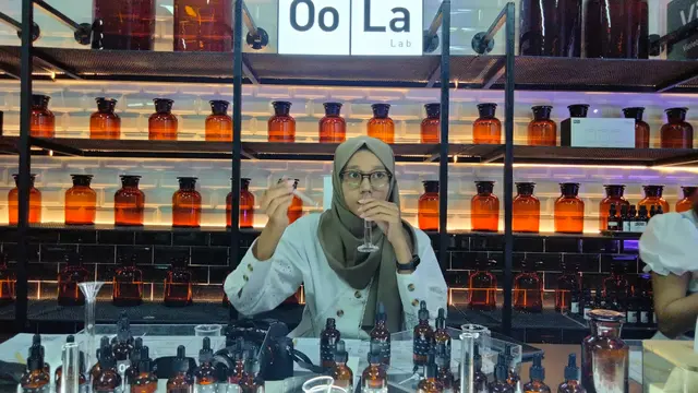 Meramu Parfum dengan Wangi Personal di Singapura bersama Teman Jenius ...