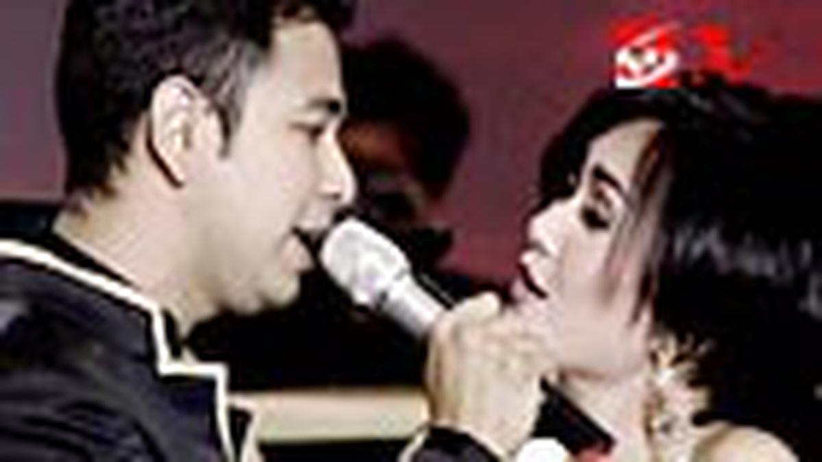 Yuni Shara dan Raffi Ahmad - 50 Tahun Lagi - Video Liputan6.com