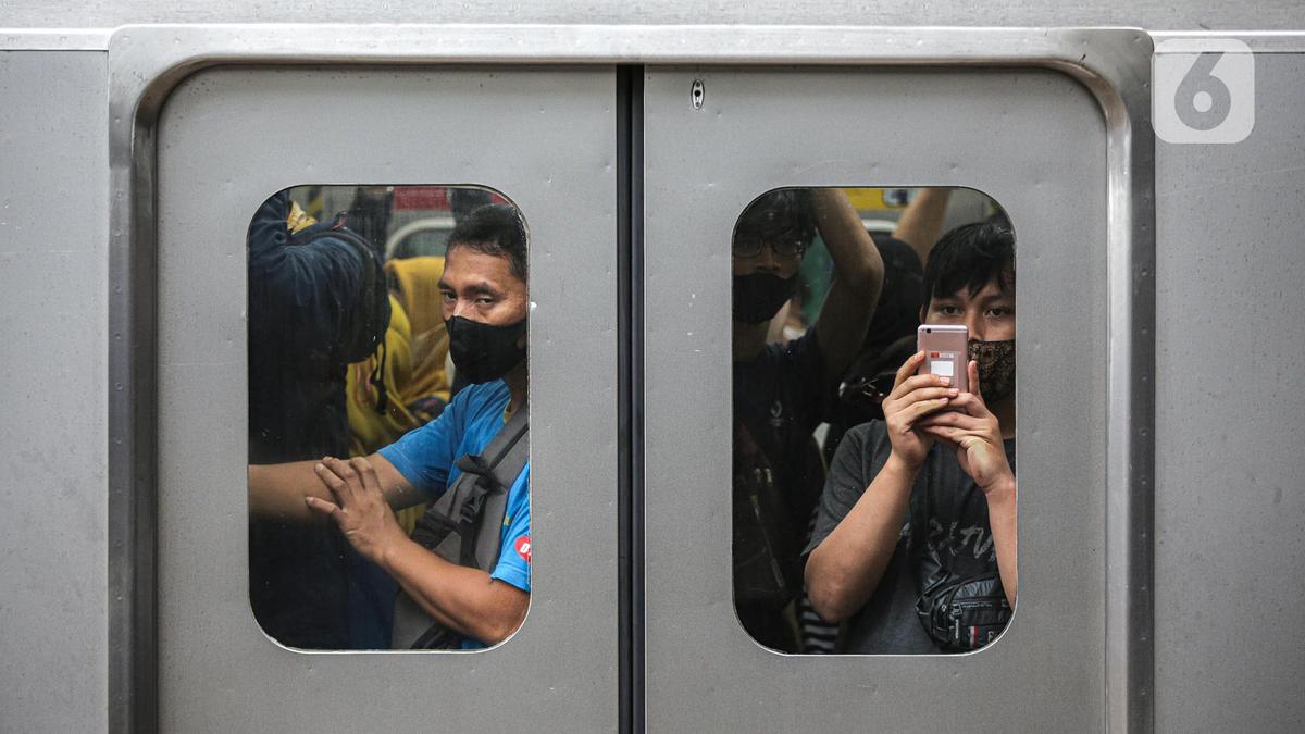 Viral KRL Mengeluarkan Asap di Stasiun Bojong Gede, Ini Penjelasan KAI Commuter - News Liputan6.com