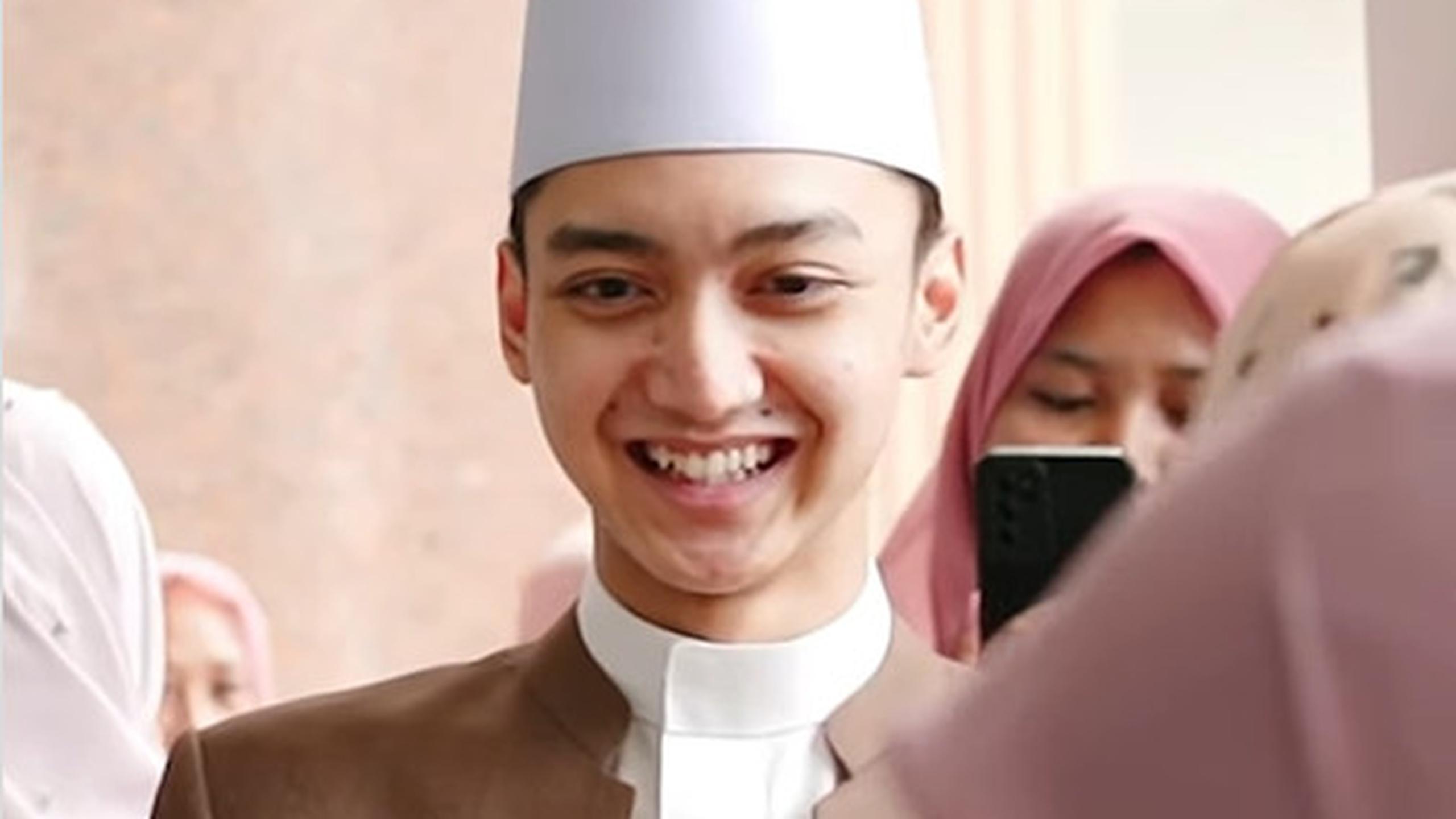 Mengungkap Profil Gus Azmi: Vokalis Syubbanul Muslimin yang Multitalenta