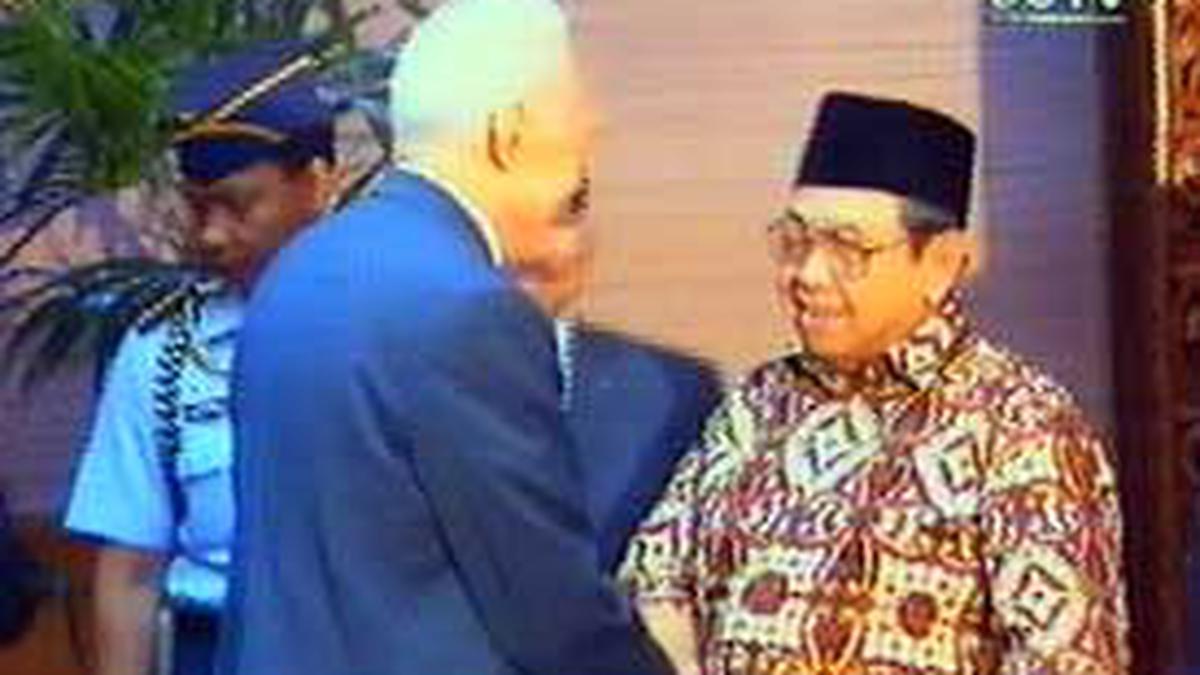 Gus Dur Bertemu Lee Kuan Yew