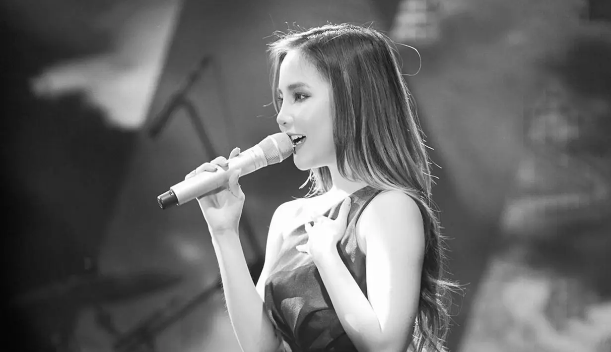 Rilis Single Baru, Ini Potret Agatha Chelsea Nyanyi di Atas Panggung ...