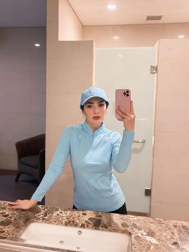 7 Potret Imel Putri Cahyati Lepas Hijab, Disebut Mirip Zaskia Gotik - Hot Liputan6.com