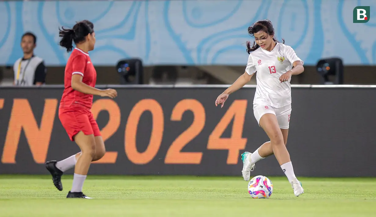 Foto: Aksi Shafira Ika, Kapten Timnas Indonesia Putri yang Jadi Magnet dan Idola saat Laga ...