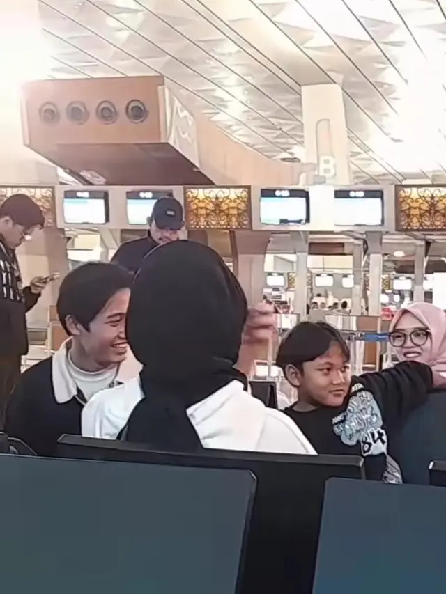 7 Potret Perdana Mahalini Bareng Santyka Pacar Sule, Outfitnya Jadi Sorotan - Hot Liputan6.com