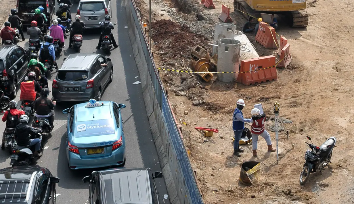 Pembangunan Underpass Kuningan Kembali Dikerjakan - Foto Liputan6.com
