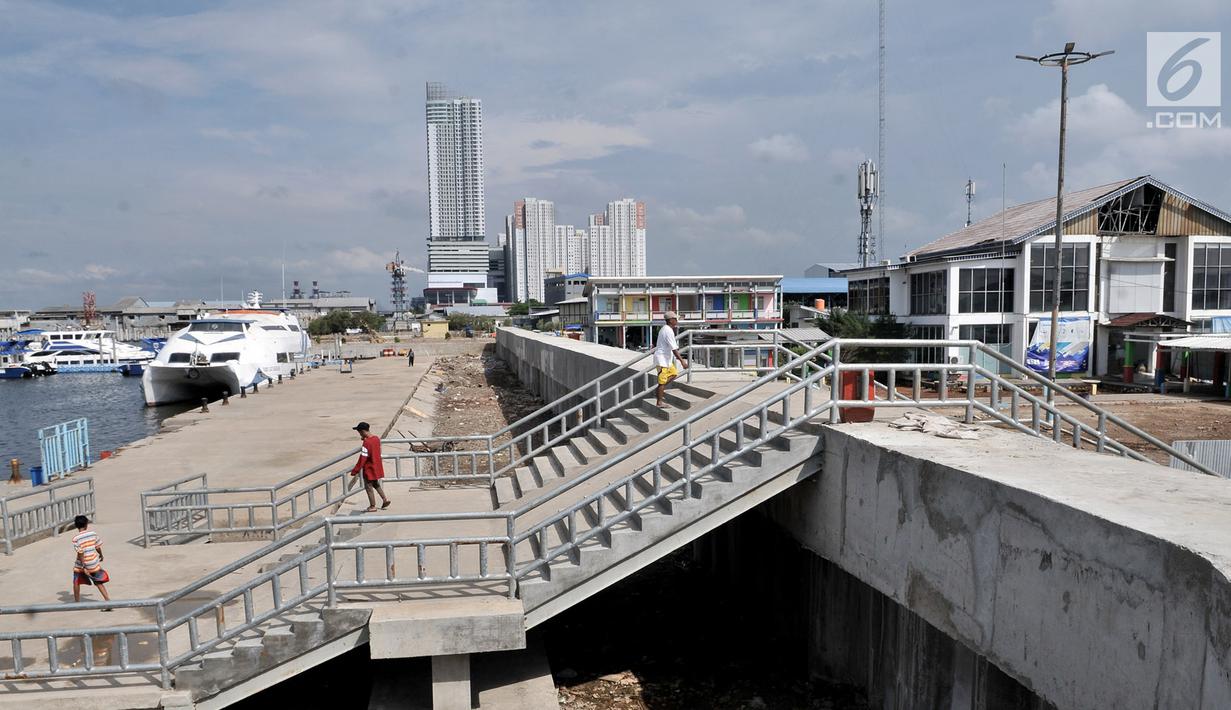 FOTO: Menengok Tanggul Laut di Pelabuhan Kali Adem - Foto Liputan6.com