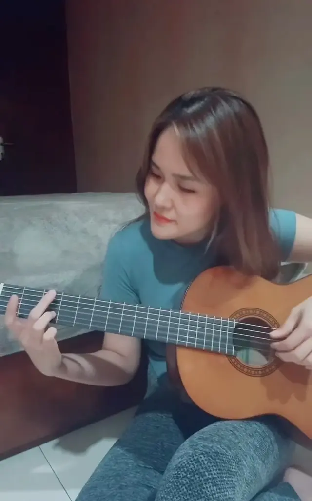 7 Potret Jessica Wongso cover lagu ini banjir pujian, didoakan debut ...
