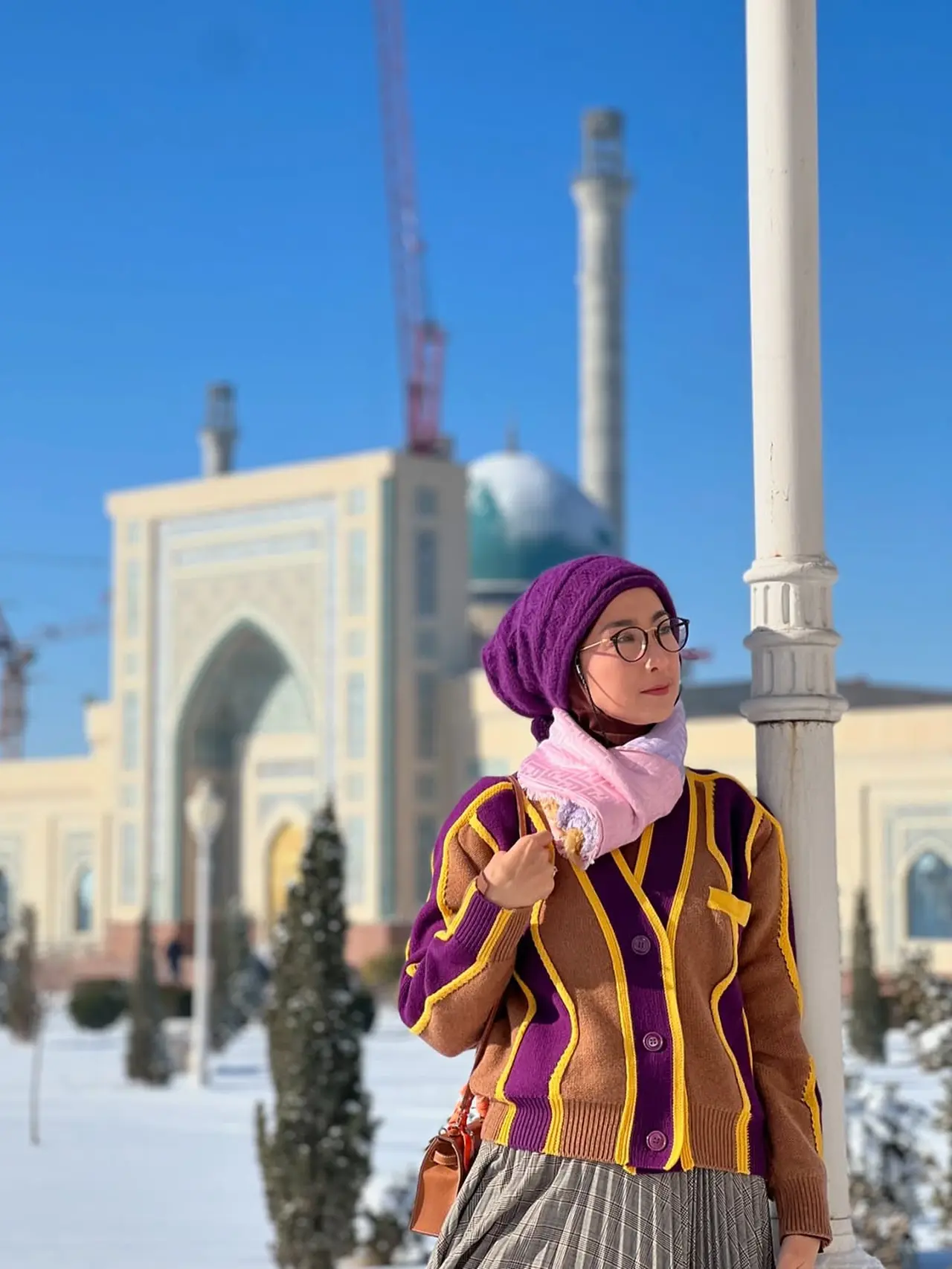 6 Inspirasi Gaya Hijab Desy Ratnasari yang Modis Sekaligus Anggun ...
