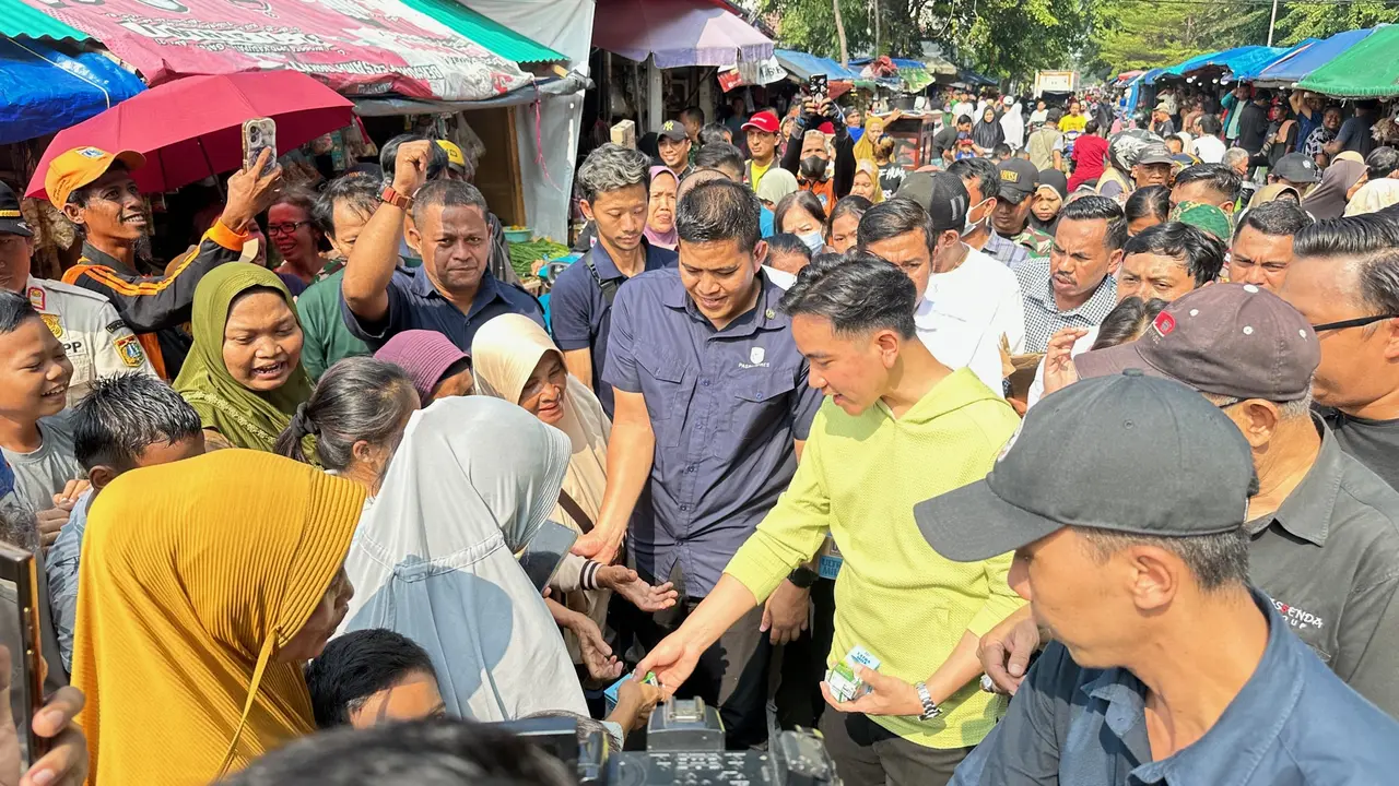 Blusukan di Pasar Nangka Senen Jakpus, Gibran: Belanja Masalah - News Liputan6.com